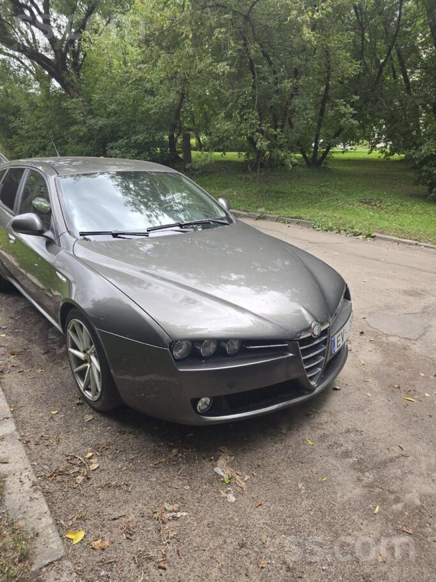 Brown Alfa Romeo 159 2007 in Riga, with an engine capacity of 1.90 L and mileage of 350 thousand km for 1175 €, photo 7 on AUTOMOTO.COM.LV