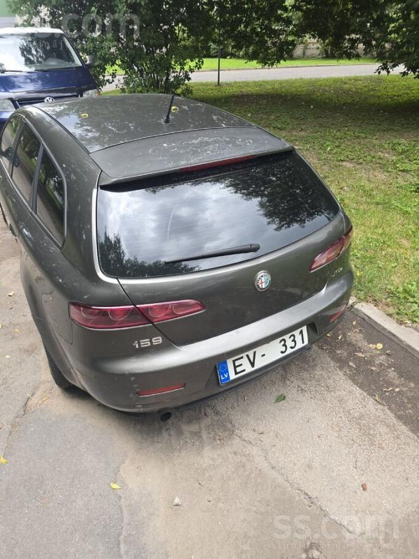 Brown Alfa Romeo 159 2007 in Riga, with an engine capacity of 1.90 L and mileage of 350 thousand km for 1175 €, photo 8 on AUTOMOTO.COM.LV