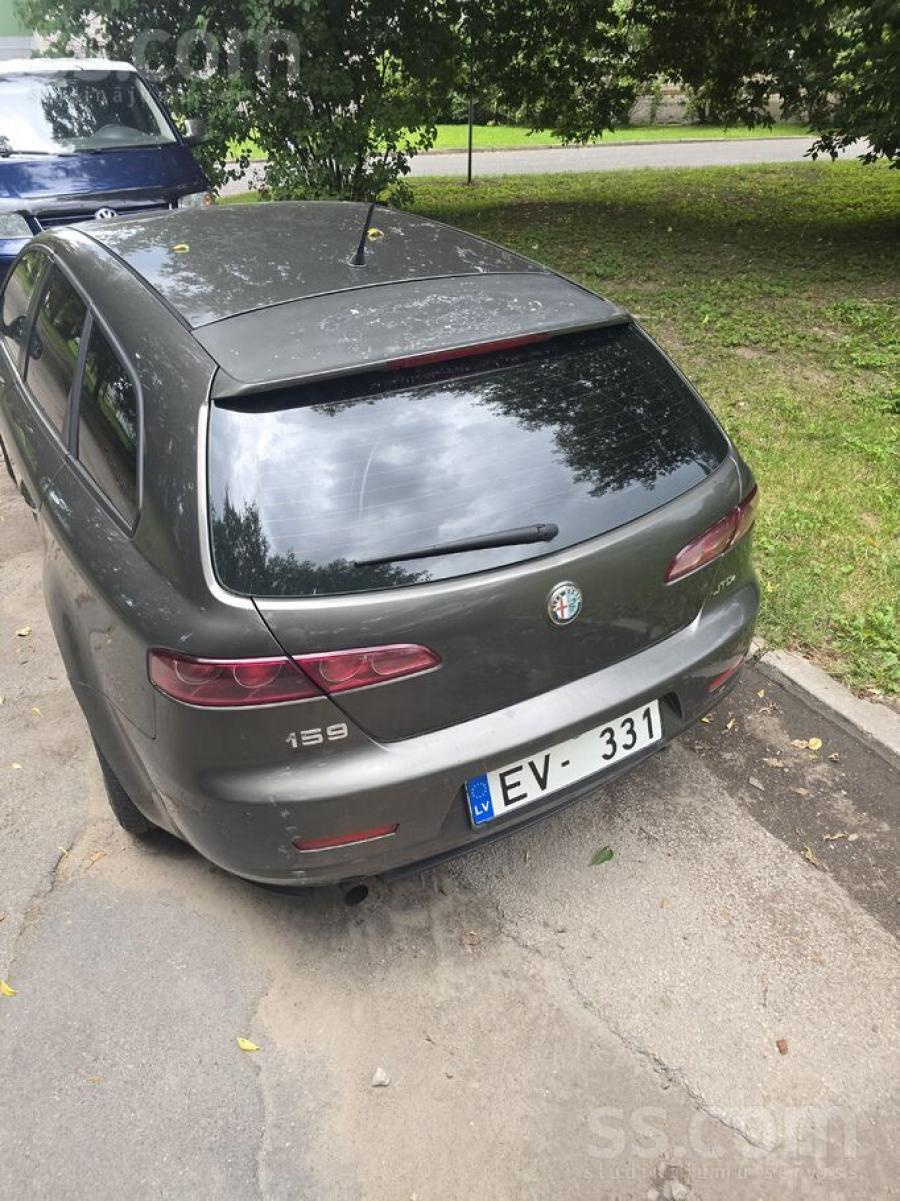 Brown Alfa Romeo 159 2007 in Riga, with an engine capacity of 1.90 L and mileage of 350 thousand km for 1175 €, photo 9 on AUTOMOTO.COM.LV