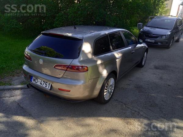 Brūns Alfa Romeo 159 2008 Ogre, ar dzinēja tilpumu 1.90 L un nobraukumu 269 tūkst. km par 2700 €, foto 4 vietnē AUTOMOTO.COM.LV