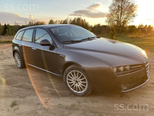 Brown Alfa Romeo 159 2008 in Daugavpils, with an engine capacity of 1.90 L and mileage of 342 thousand km for 600 €, photo 1 on AUTOMOTO.COM.LV
