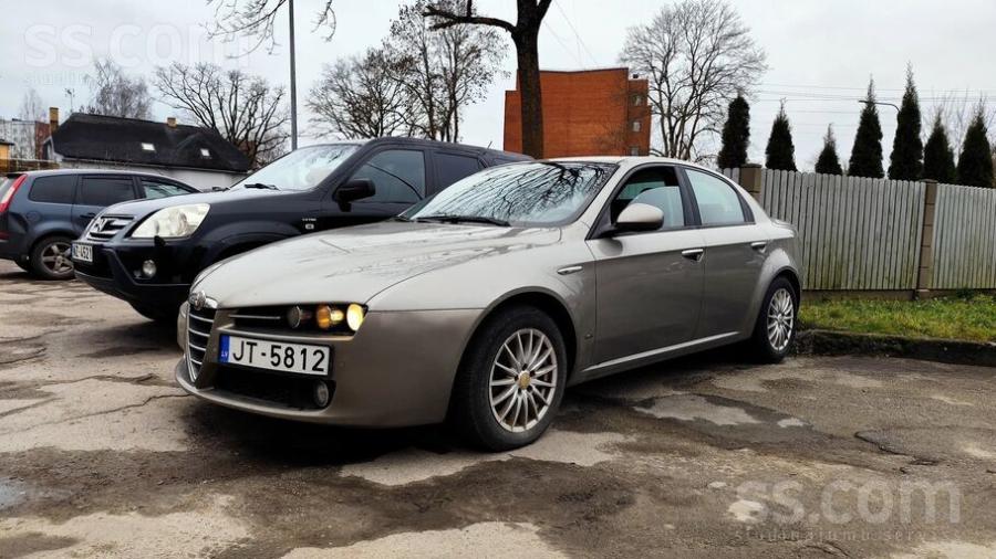 Green Alfa Romeo 159 2006 in Dobele, with an engine capacity of 2.20 L and mileage of 213 thousand km for 1000 €, photo 1 on AUTOMOTO.COM.LV