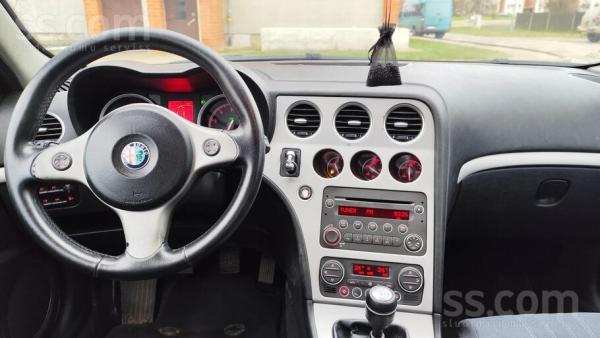 Zaļš Alfa Romeo 159 2006 Dobele, ar dzinēja tilpumu 2.20 L un nobraukumu 213 tūkst. km par 1000 €, foto 2 vietnē AUTOMOTO.COM.LV