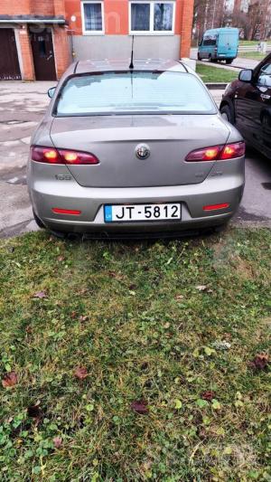 Green Alfa Romeo 159 2006 in Dobele, with an engine capacity of 2.20 L and mileage of 213 thousand km for 1000 €, photo 3 on AUTOMOTO.COM.LV