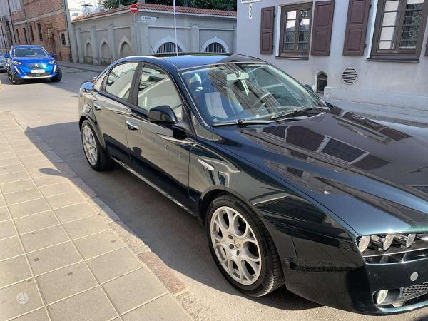 Green Alfa Romeo 159 2007 in Kaunas, with an engine capacity of 1.91 L and mileage of 227 thousand km for 2950 €, photo 2 on AUTOMOTO.COM.LV