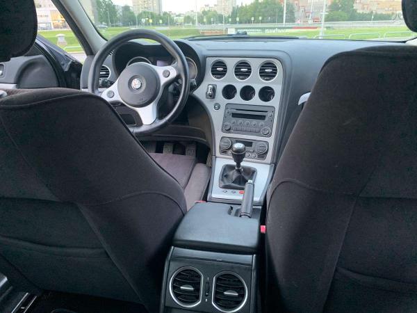 Green Alfa Romeo 159 2007 in Kaunas, with an engine capacity of 1.91 L and mileage of 227 thousand km for 2950 €, photo 3 on AUTOMOTO.COM.LV