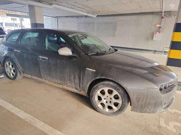 Green Alfa Romeo 159 2006 in Vilnius, with an engine capacity of 1.91 L and mileage of 220 thousand km for 990 €, photo 1 on AUTOMOTO.COM.LV
