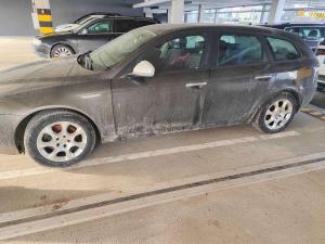 Green Alfa Romeo 159 2006 in Vilnius, with an engine capacity of 1.91 L and mileage of 220 thousand km for 990 €, photo 6 on AUTOMOTO.COM.LV