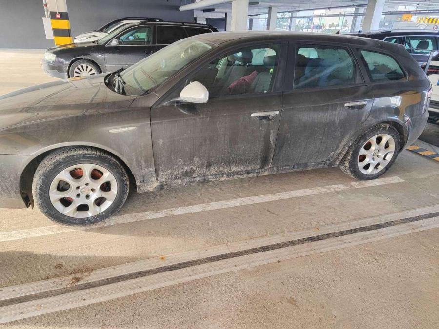 Green Alfa Romeo 159 2006 in Vilnius, with an engine capacity of 1.91 L and mileage of 220 thousand km for 990 €, photo 6 on AUTOMOTO.COM.LV