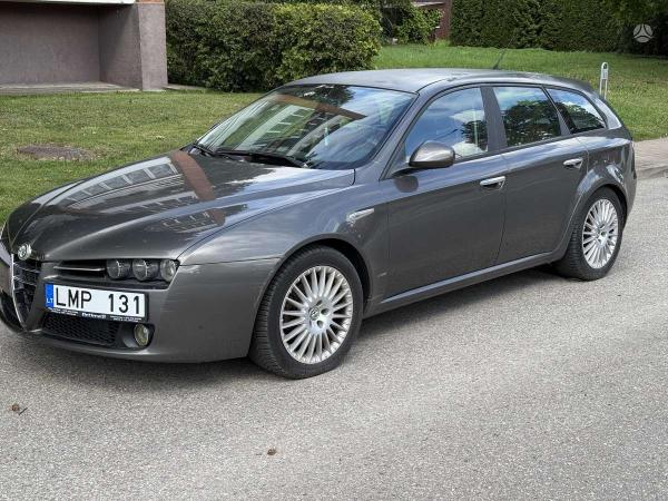 Green Alfa Romeo 159 2008 in Ukmerge, with an engine capacity of 1.91 L and mileage of 280 thousand km for 700 €, photo 1 on AUTOMOTO.COM.LV