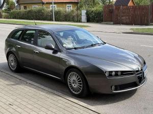 Green Alfa Romeo 159 2008 in Ukmerge, with an engine capacity of 1.91 L and mileage of 280 thousand km for 700 €, photo 6 on AUTOMOTO.COM.LV