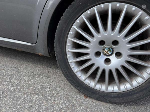 Green Alfa Romeo 159 2008 in Ukmerge, with an engine capacity of 1.91 L and mileage of 280 thousand km for 700 €, photo 8 on AUTOMOTO.COM.LV