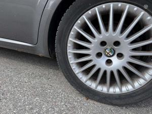 Green Alfa Romeo 159 2008 in Ukmerge, with an engine capacity of 1.91 L and mileage of 280 thousand km for 700 €, photo 8 on AUTOMOTO.COM.LV