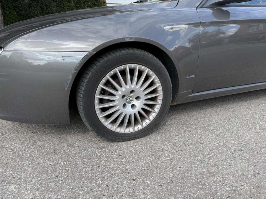 Green Alfa Romeo 159 2008 in Ukmerge, with an engine capacity of 1.91 L and mileage of 280 thousand km for 700 €, photo 9 on AUTOMOTO.COM.LV