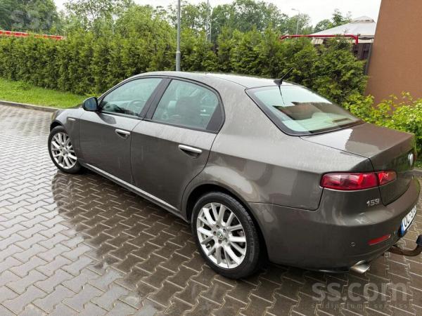Grey Alfa Romeo 159 2006 in Riga, with an engine capacity of 1.90 L and mileage of 0 thousand km for 5150 €, photo 4 on AUTOMOTO.COM.LV