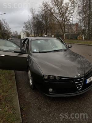 Pelēks Alfa Romeo 159 2006 Daugavpils, ar dzinēja tilpumu 1.90 L un nobraukumu 314 tūkst. km par 1500 €, foto 4 vietnē AUTOMOTO.COM.LV