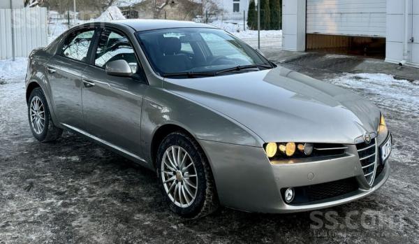 Grey Alfa Romeo 159 2006 in Riga, with an engine capacity of 2.20 L and mileage of 214 thousand km for 2590 €, photo 2 on AUTOMOTO.COM.LV