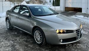 Grey Alfa Romeo 159 2006 in Riga, with an engine capacity of 2.20 L and mileage of 214 thousand km for 2590 €, photo 2 on AUTOMOTO.COM.LV