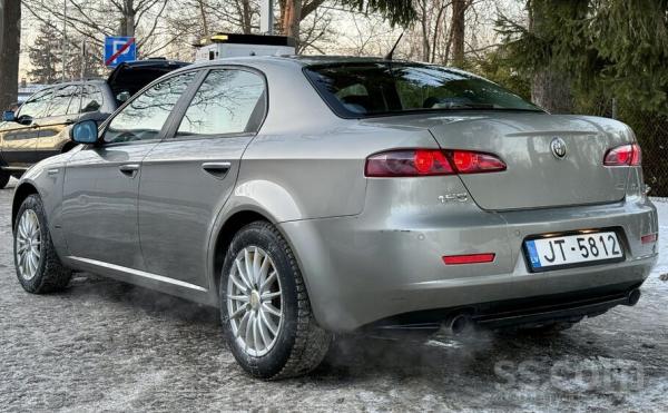 Grey Alfa Romeo 159 2006 in Riga, with an engine capacity of 2.20 L and mileage of 214 thousand km for 2590 €, photo 3 on AUTOMOTO.COM.LV
