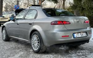 Grey Alfa Romeo 159 2006 in Riga, with an engine capacity of 2.20 L and mileage of 214 thousand km for 2590 €, photo 3 on AUTOMOTO.COM.LV