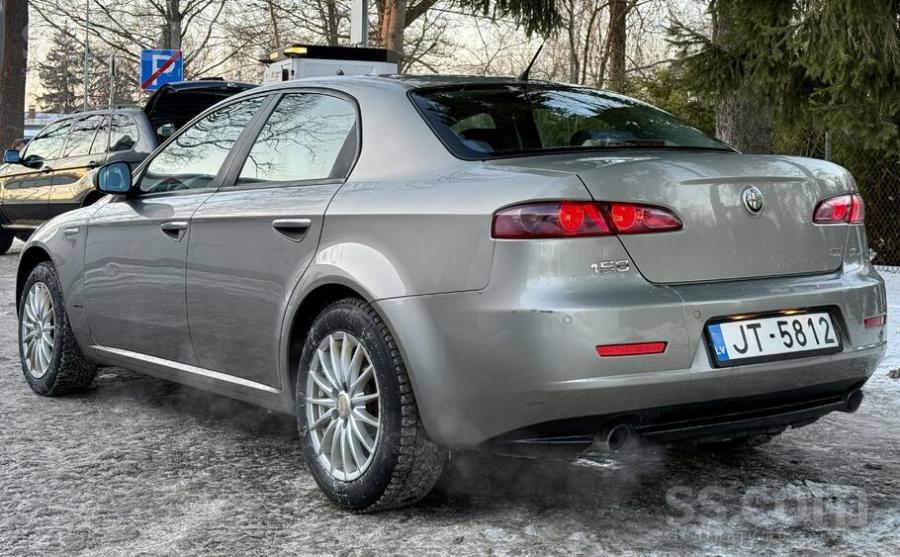 Grey Alfa Romeo 159 2006 in Riga, with an engine capacity of 2.20 L and mileage of 214 thousand km for 2590 €, photo 3 on AUTOMOTO.COM.LV