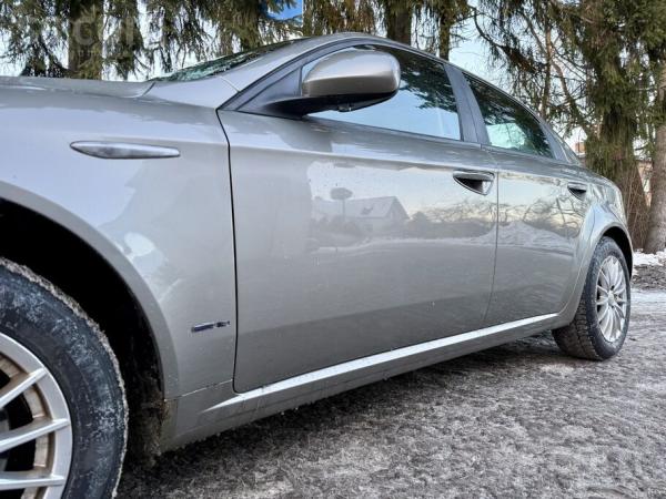 Grey Alfa Romeo 159 2006 in Riga, with an engine capacity of 2.20 L and mileage of 214 thousand km for 2590 €, photo 6 on AUTOMOTO.COM.LV