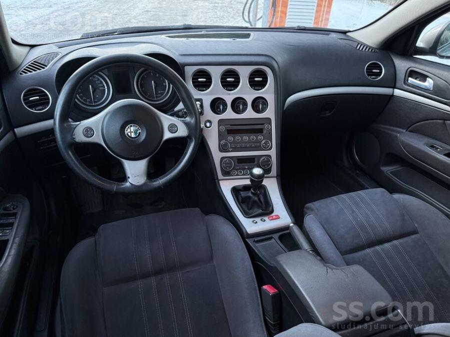 Grey Alfa Romeo 159 2006 in Riga, with an engine capacity of 2.20 L and mileage of 214 thousand km for 2590 €, photo 10 on AUTOMOTO.COM.LV