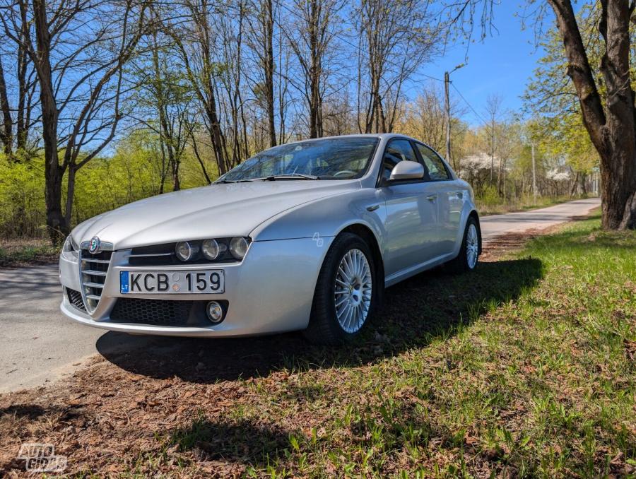 Pelēks Alfa Romeo 159 2006 Kauņa, ar dzinēja tilpumu 2.40 L un nobraukumu 230 tūkst. km par 2300 €, foto 4 vietnē AUTOMOTO.COM.LV