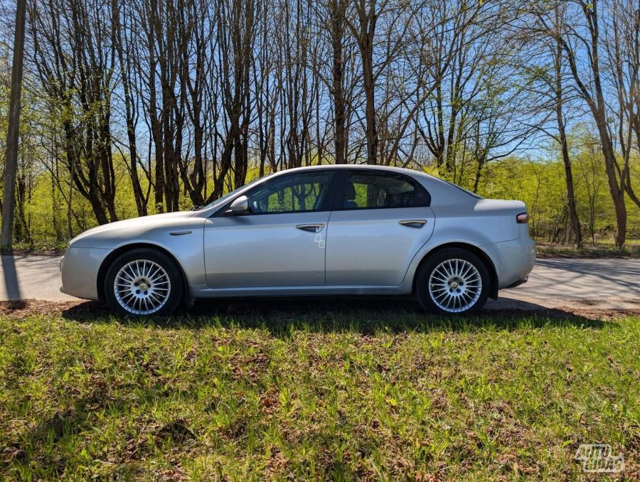 Pelēks Alfa Romeo 159 2006 Kauņa, ar dzinēja tilpumu 2.40 L un nobraukumu 230 tūkst. km par 2300 €, foto 5 vietnē AUTOMOTO.COM.LV