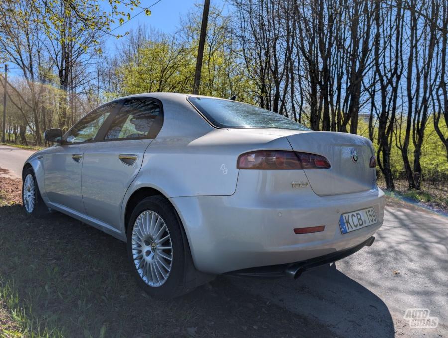Pelēks Alfa Romeo 159 2006 Kauņa, ar dzinēja tilpumu 2.40 L un nobraukumu 230 tūkst. km par 2300 €, foto 7 vietnē AUTOMOTO.COM.LV