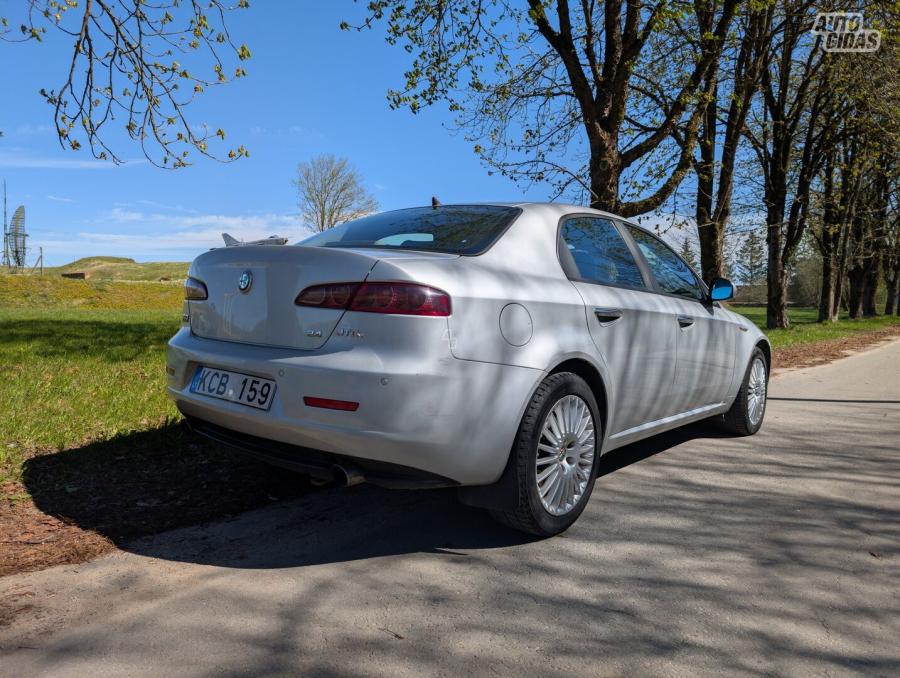Pelēks Alfa Romeo 159 2006 Kauņa, ar dzinēja tilpumu 2.40 L un nobraukumu 230 tūkst. km par 2300 €, foto 9 vietnē AUTOMOTO.COM.LV