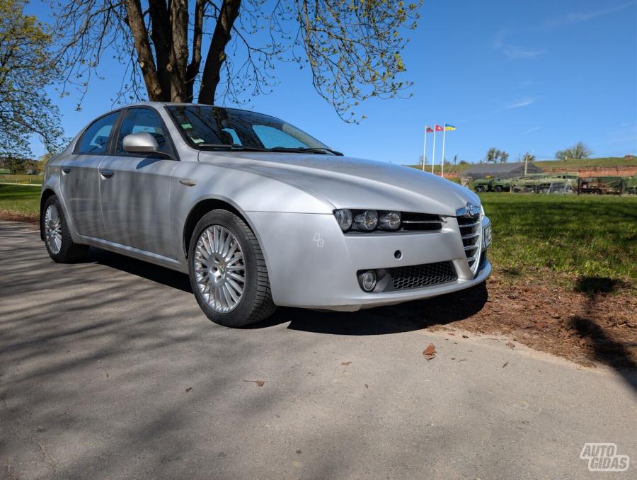 Pelēks Alfa Romeo 159 2006 Kauņa, ar dzinēja tilpumu 2.40 L un nobraukumu 230 tūkst. km par 2300 €, foto 13 vietnē AUTOMOTO.COM.LV