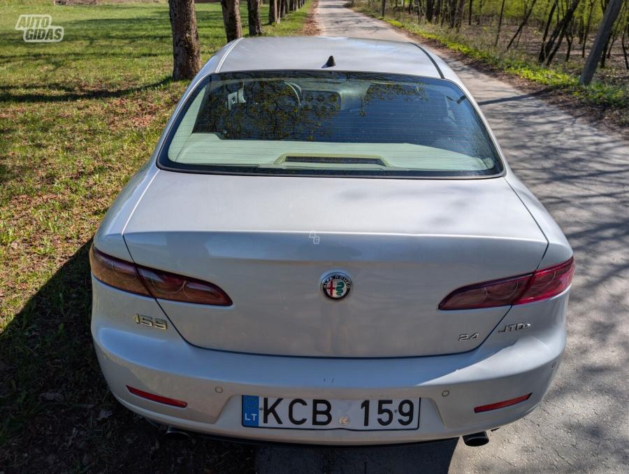 Pelēks Alfa Romeo 159 2006 Kauņa, ar dzinēja tilpumu 2.40 L un nobraukumu 230 tūkst. km par 2300 €, foto 15 vietnē AUTOMOTO.COM.LV