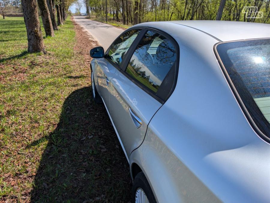 Pelēks Alfa Romeo 159 2006 Kauņa, ar dzinēja tilpumu 2.40 L un nobraukumu 230 tūkst. km par 2300 €, foto 16 vietnē AUTOMOTO.COM.LV