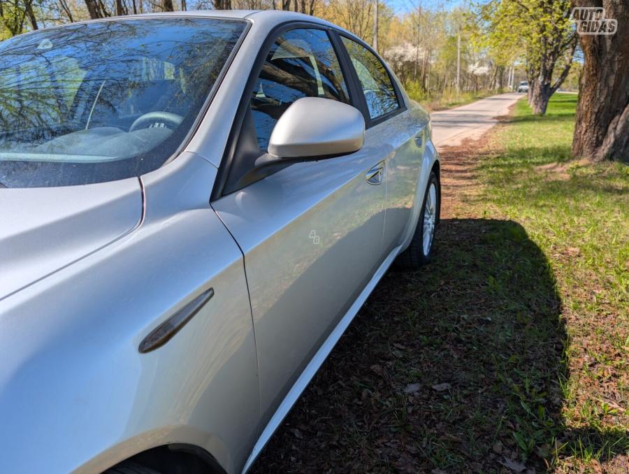 Pelēks Alfa Romeo 159 2006 Kauņa, ar dzinēja tilpumu 2.40 L un nobraukumu 230 tūkst. km par 2300 €, foto 19 vietnē AUTOMOTO.COM.LV