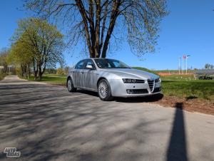 Pelēks Alfa Romeo 159 2006 Kauņa, ar dzinēja tilpumu 2.40 L un nobraukumu 230 tūkst. km par 2300 €, foto 21 vietnē AUTOMOTO.COM.LV