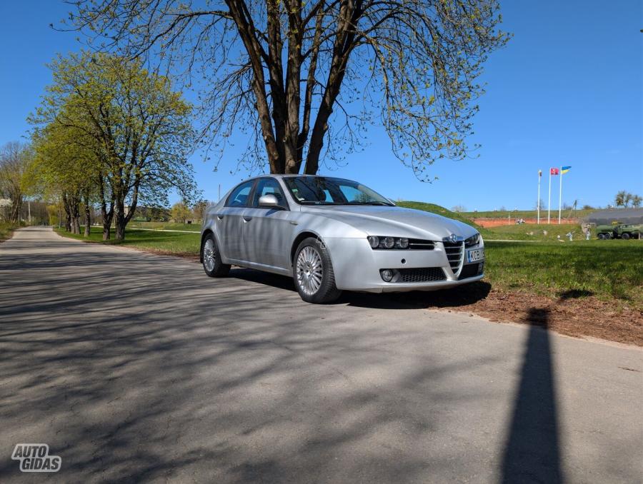 Pelēks Alfa Romeo 159 2006 Kauņa, ar dzinēja tilpumu 2.40 L un nobraukumu 230 tūkst. km par 2300 €, foto 21 vietnē AUTOMOTO.COM.LV