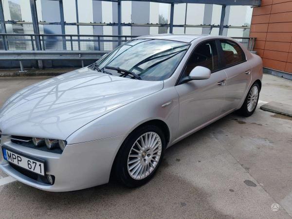 Grey Alfa Romeo 159 2006 in Siauliai, with an engine capacity of 1.86 L and mileage of 234 thousand km for 1300 €, photo 1 on AUTOMOTO.COM.LV