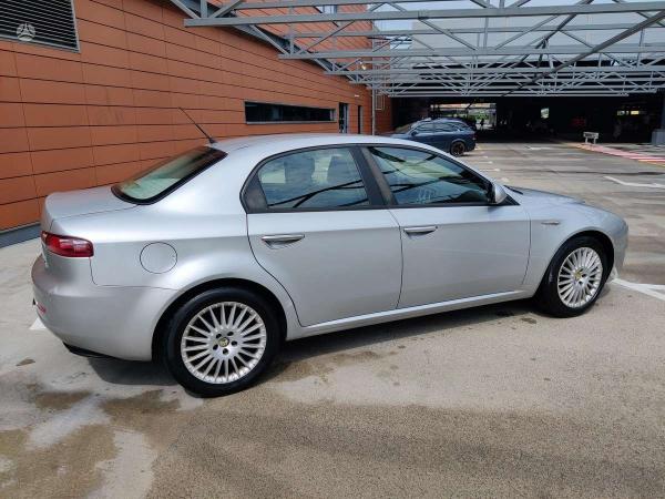 Grey Alfa Romeo 159 2006 in Siauliai, with an engine capacity of 1.86 L and mileage of 234 thousand km for 1300 €, photo 2 on AUTOMOTO.COM.LV