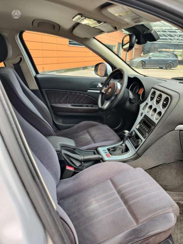 Grey Alfa Romeo 159 2006 in Siauliai, with an engine capacity of 1.86 L and mileage of 234 thousand km for 1300 €, photo 7 on AUTOMOTO.COM.LV