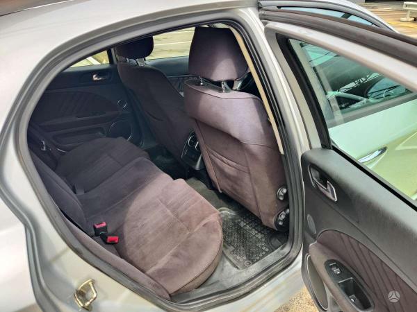 Grey Alfa Romeo 159 2006 in Siauliai, with an engine capacity of 1.86 L and mileage of 234 thousand km for 1300 €, photo 9 on AUTOMOTO.COM.LV
