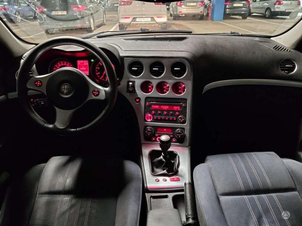 Grey Alfa Romeo 159 2006 in Siauliai, with an engine capacity of 1.86 L and mileage of 234 thousand km for 1300 €, photo 10 on AUTOMOTO.COM.LV