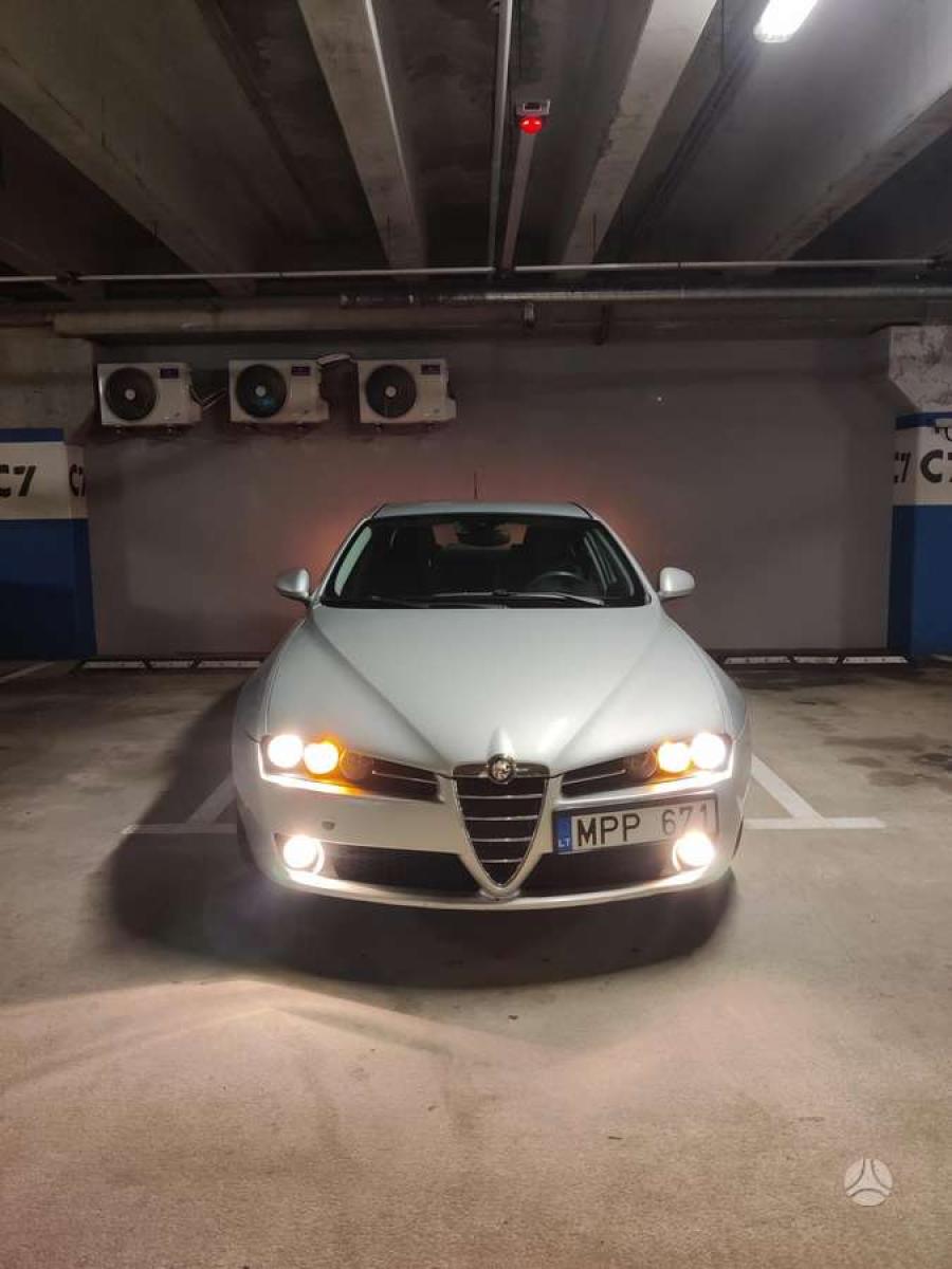 Grey Alfa Romeo 159 2006 in Siauliai, with an engine capacity of 1.86 L and mileage of 234 thousand km for 1300 €, photo 14 on AUTOMOTO.COM.LV