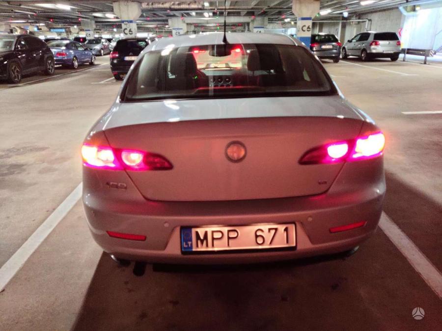 Grey Alfa Romeo 159 2006 in Siauliai, with an engine capacity of 1.86 L and mileage of 234 thousand km for 1300 €, photo 15 on AUTOMOTO.COM.LV