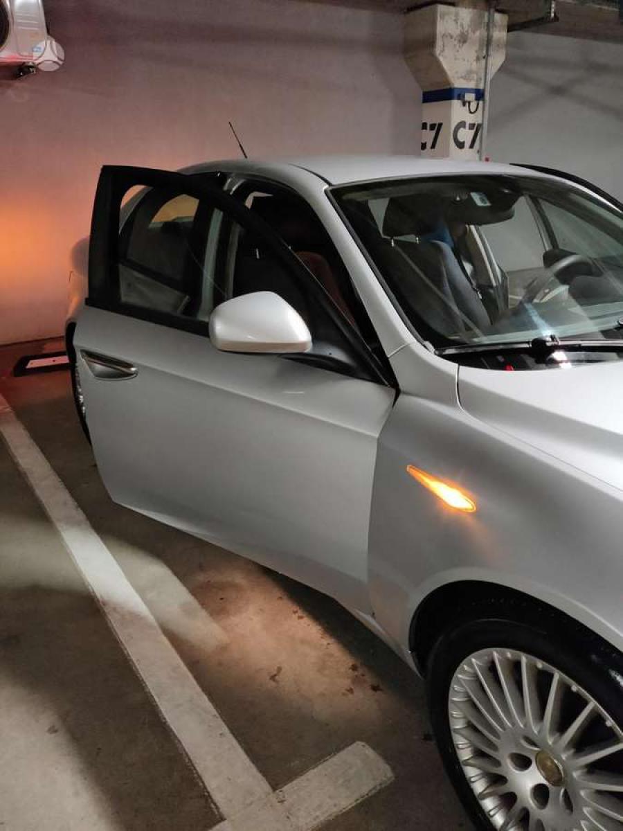 Grey Alfa Romeo 159 2006 in Siauliai, with an engine capacity of 1.86 L and mileage of 234 thousand km for 1300 €, photo 16 on AUTOMOTO.COM.LV