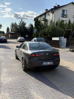 Grey Alfa Romeo 159 2006 in Kaunas, with an engine capacity of 1.91 L and mileage of 281 thousand km for 1100 €, photo 4 on AUTOMOTO.COM.LV