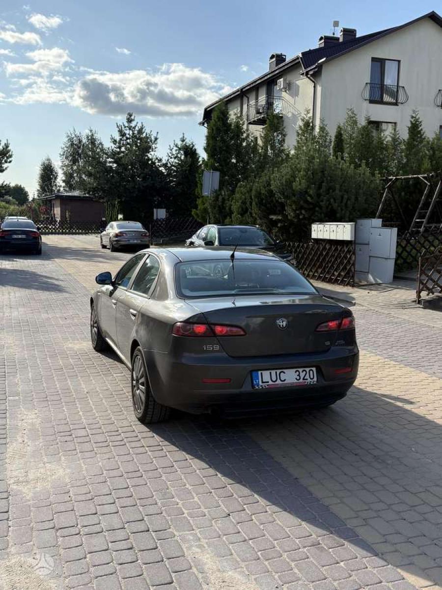 Grey Alfa Romeo 159 2006 in Kaunas, with an engine capacity of 1.91 L and mileage of 281 thousand km for 1100 €, photo 4 on AUTOMOTO.COM.LV