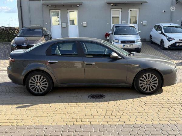 Pelēks Alfa Romeo 159 2006 Kauņa, ar dzinēja tilpumu 1.91 L un nobraukumu 281 tūkst. km par 1100 €, foto 5 vietnē AUTOMOTO.COM.LV