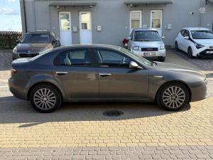 Grey Alfa Romeo 159 2006 in Kaunas, with an engine capacity of 1.91 L and mileage of 281 thousand km for 1100 €, photo 6 on AUTOMOTO.COM.LV