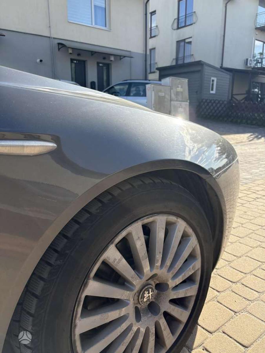 Grey Alfa Romeo 159 2006 in Kaunas, with an engine capacity of 1.91 L and mileage of 281 thousand km for 1100 €, photo 9 on AUTOMOTO.COM.LV